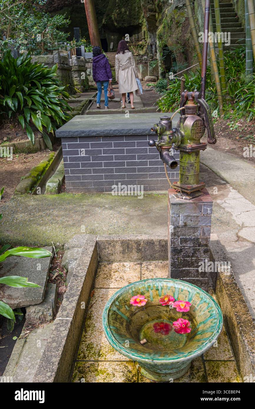 Hand well water pump in cemetery behind Kinpozan Jochiji, Jōchi-ji ...