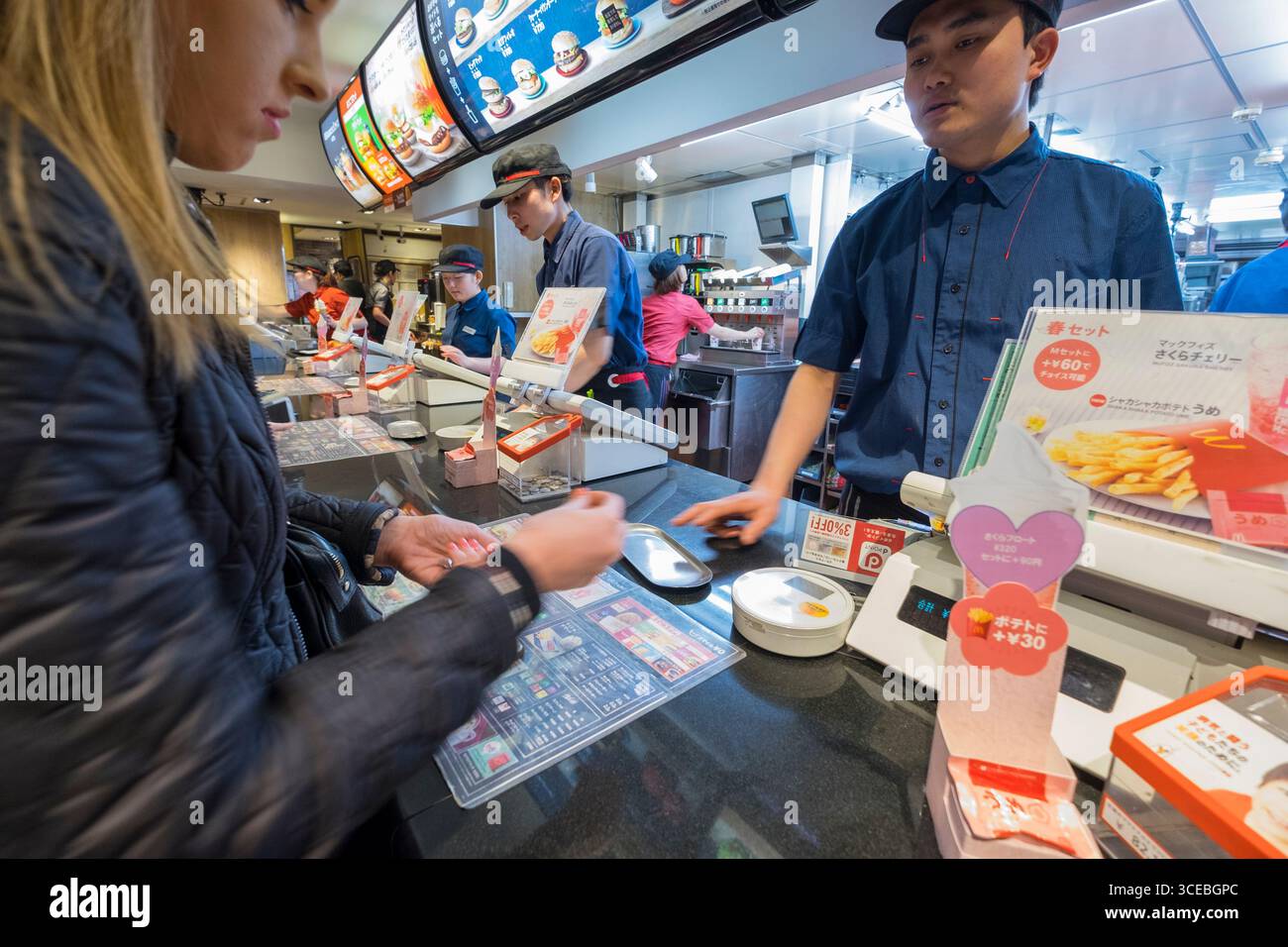 Young woman paying male cashier at Harajuku McDonalds’, Harajuku ...