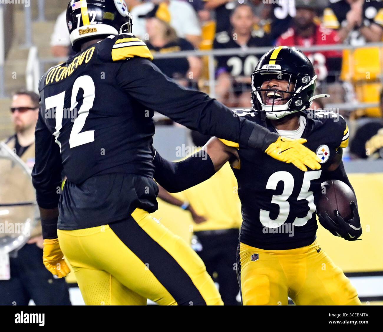 Pittsburgh Steelers safety Quindell Johnson (35) celebrates his fumble ...