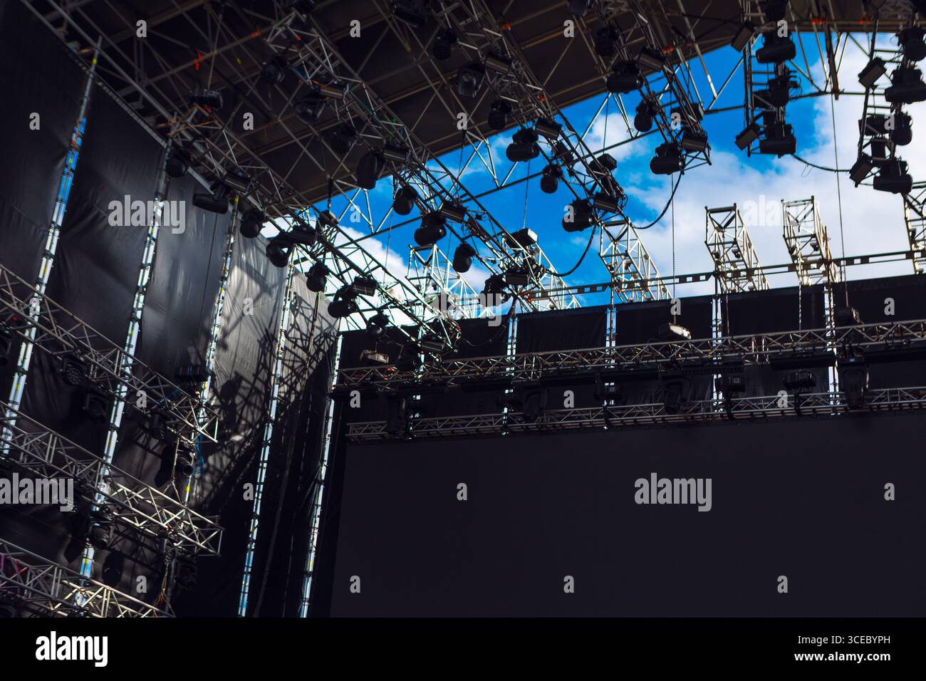 Stage setup metal scaffolding hi-res stock photography and images - Alamy