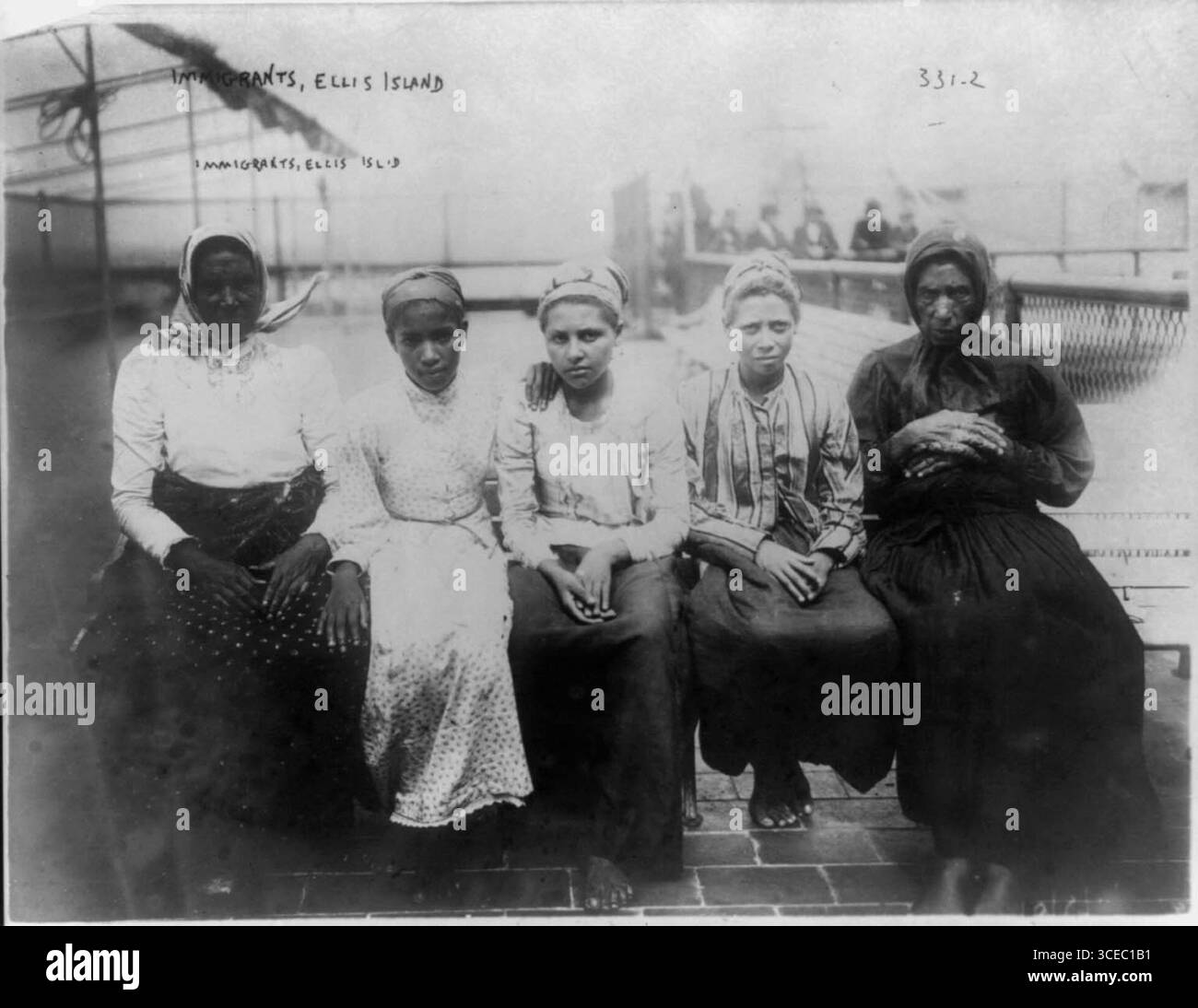 Immigrants 1910s new york hi-res stock photography and images - Alamy