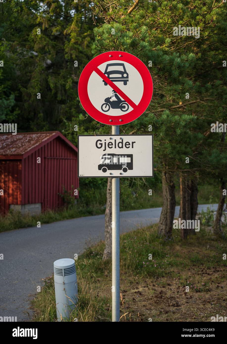 No entry sign for vehicles and motorcycles Stock Photo - Alamy