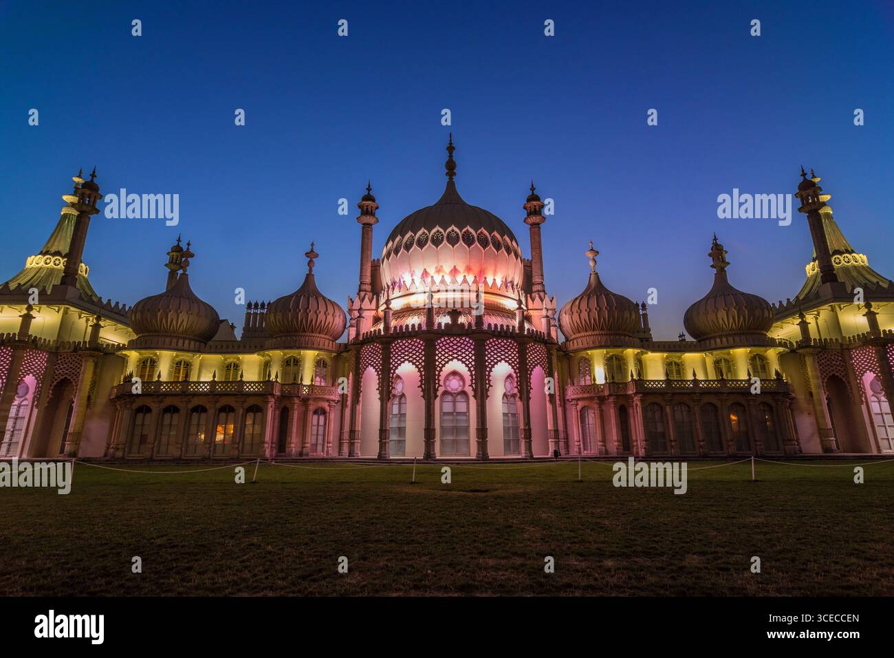 Royal Pavilion Palace at night, Brighton, East Sussex, England, UK ...