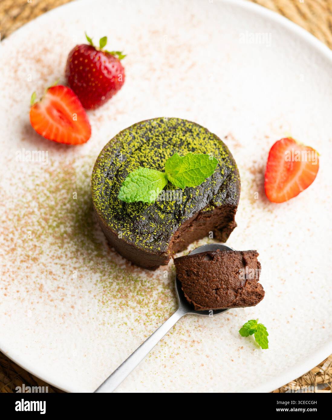 Green matcha chocolate powder hi-res stock photography and images - Alamy