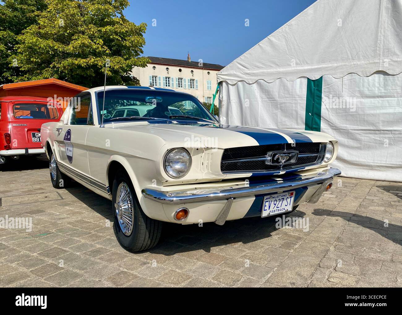 Ford Mustang fastback 1964 Stock Photo - Alamy
