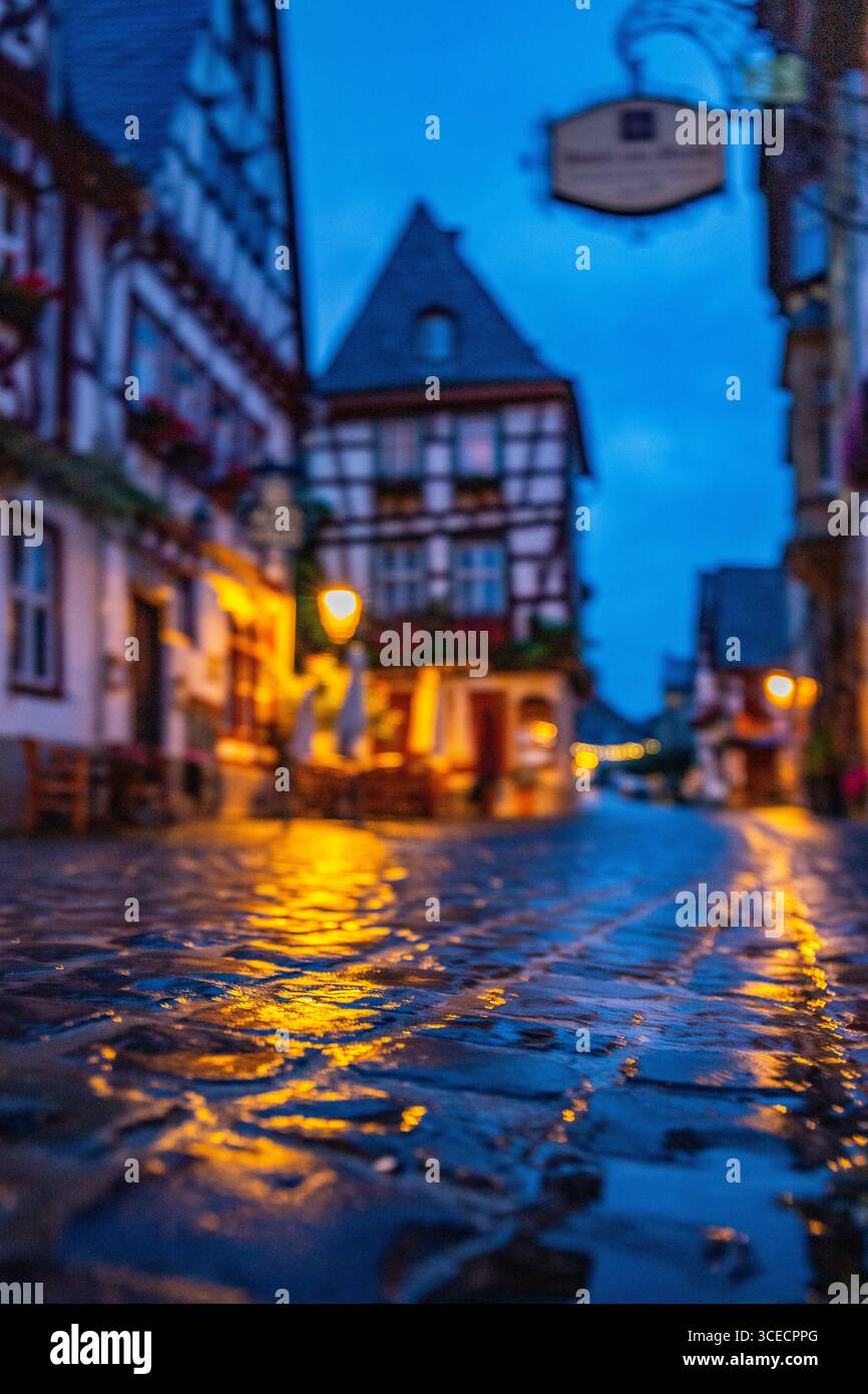 Woman horror photo model hi-res stock photography and images - Alamy