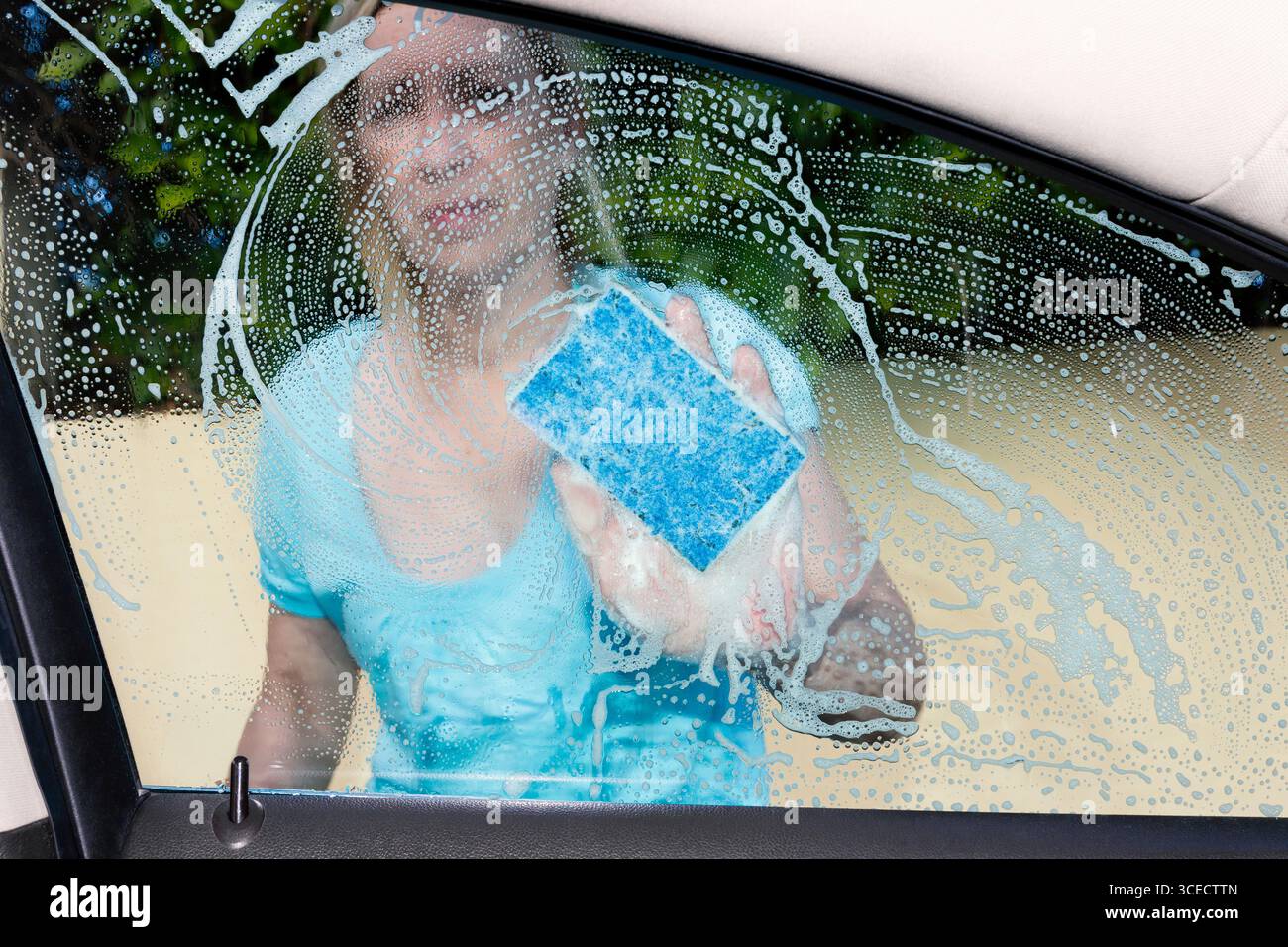 Home car wash woman cleans hi-res stock photography and images - Alamy