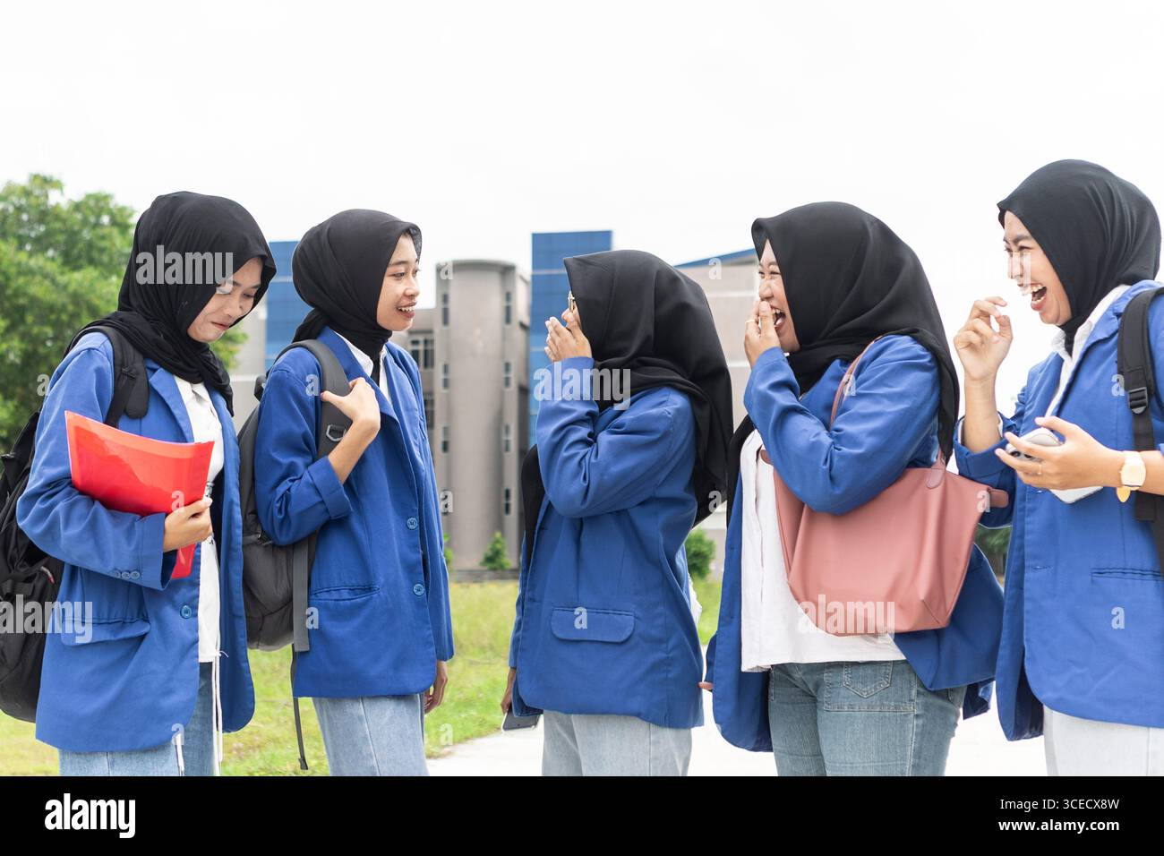 Students wearing blue uniform hi-res stock photography and images - Alamy