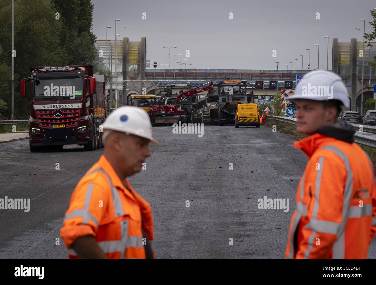 ZOETERMEER - Roadworks are underway on the A12 near Zoetermeer. The ...