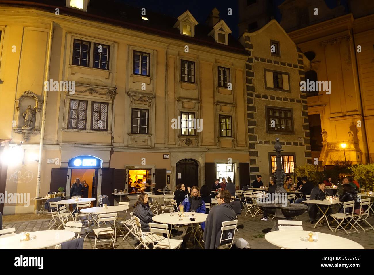 Wien, Ulrichsplatz, Bar Erich // Vienna, Ulrichsplatz, Erich Bar Stock ...