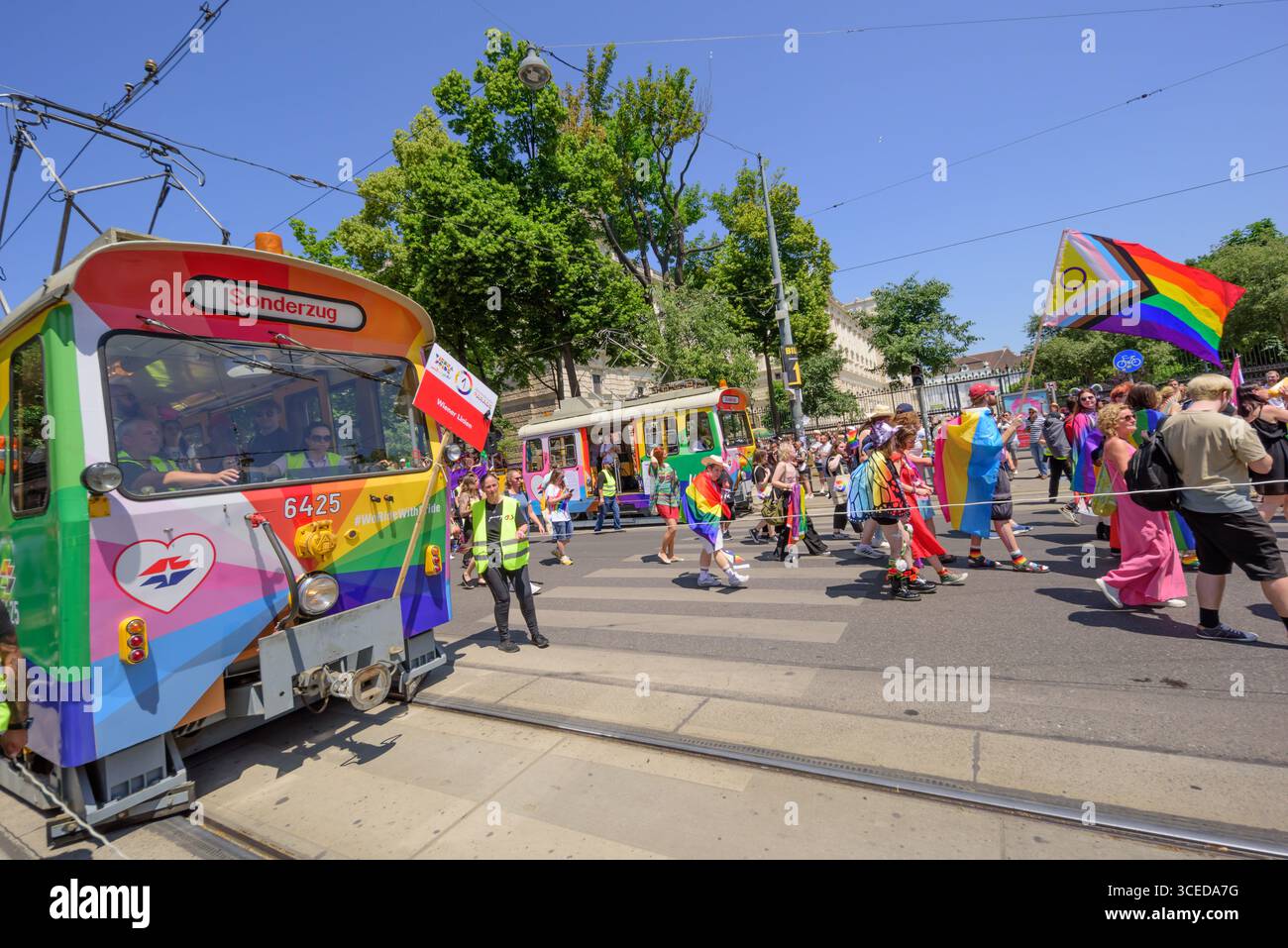 Wien, Regenbogenparade 2025 // Vienna, Regenbogenparade (Pride Parade ...