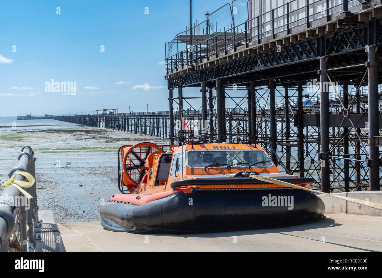 Hovercraft at Southend Lifeboat Station. RNLI Stock Photo - Alamy