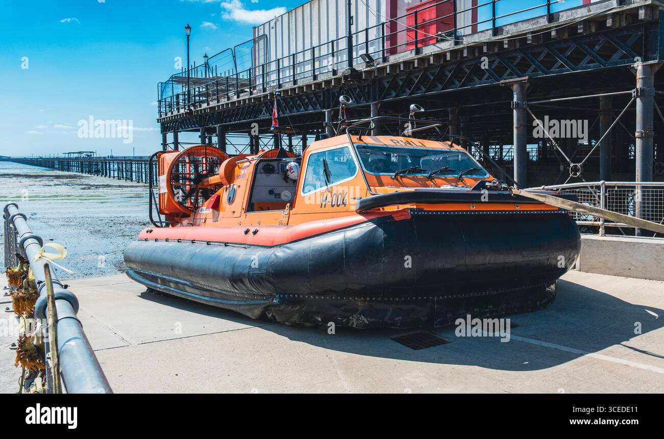 Hovercraft at Southend Lifeboat Station. RNLI Stock Photo - Alamy