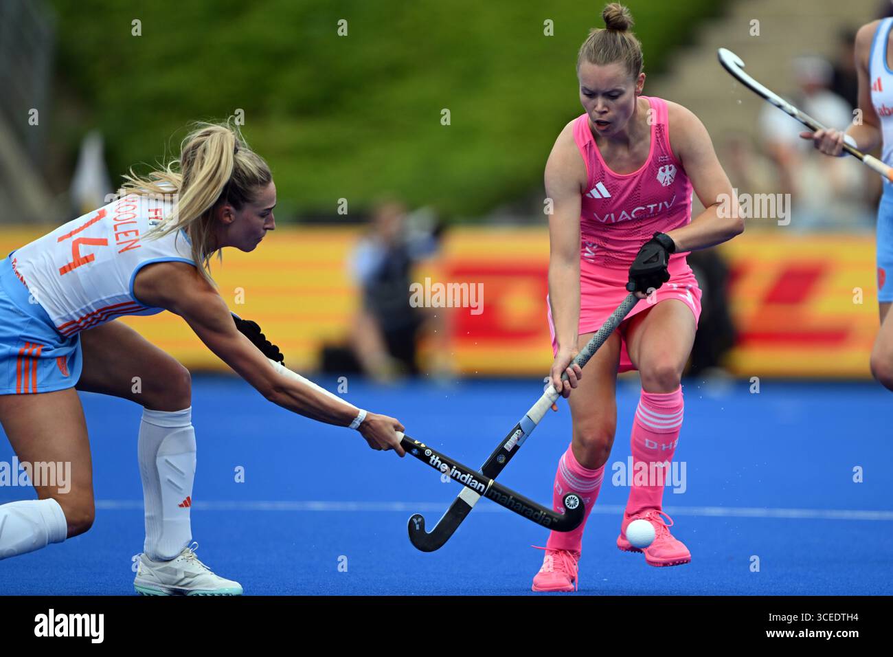 17 August 2025, North Rhine-Westphalia, Mönchengladbach: Field hockey ...