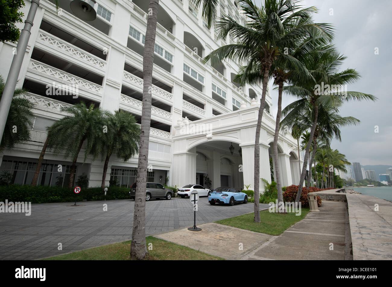 The seafront guest main entrance to the Eastern & Orient Hotel ( E&O ...