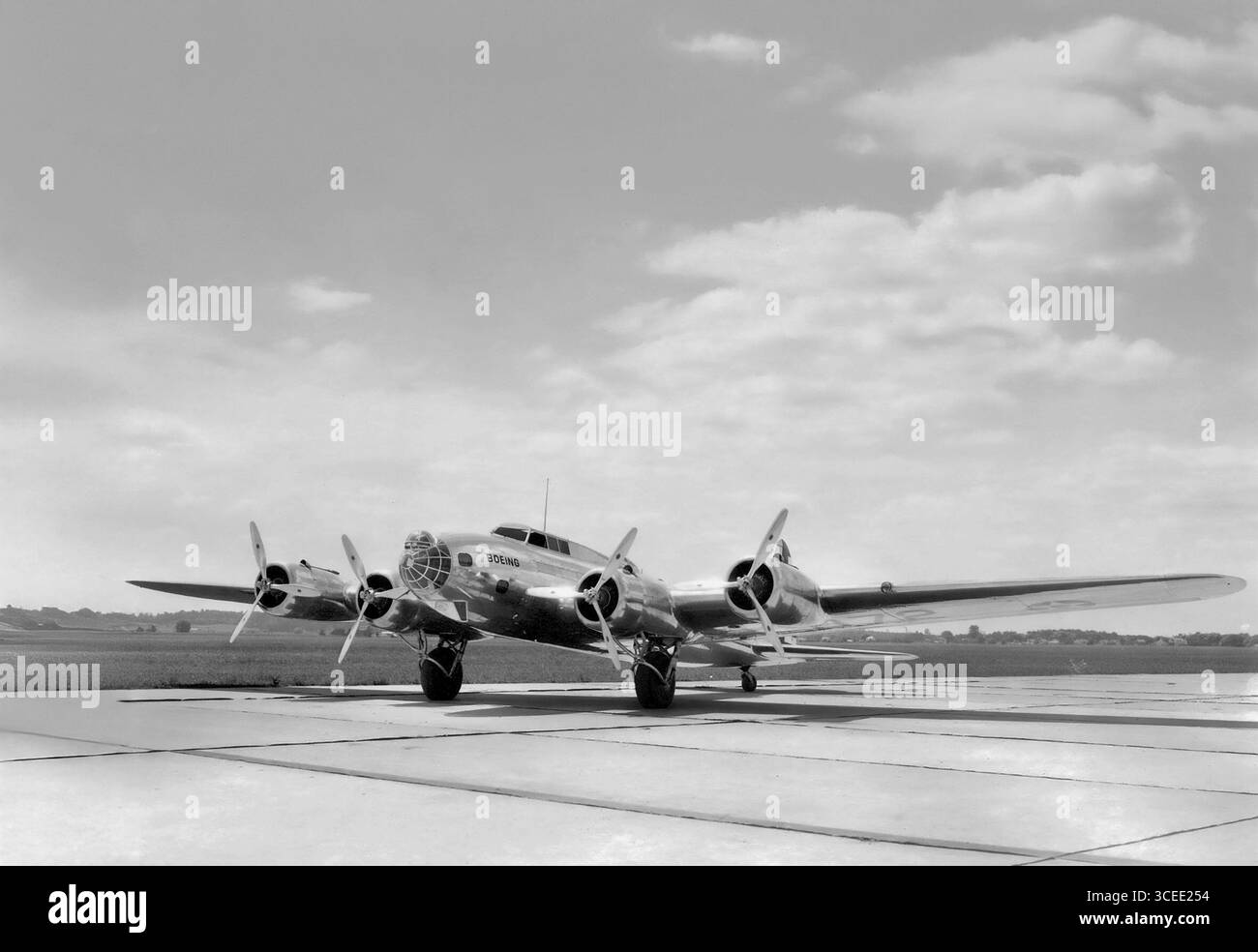 1935 boeing 17 flying fortress hi-res stock photography and images - Alamy