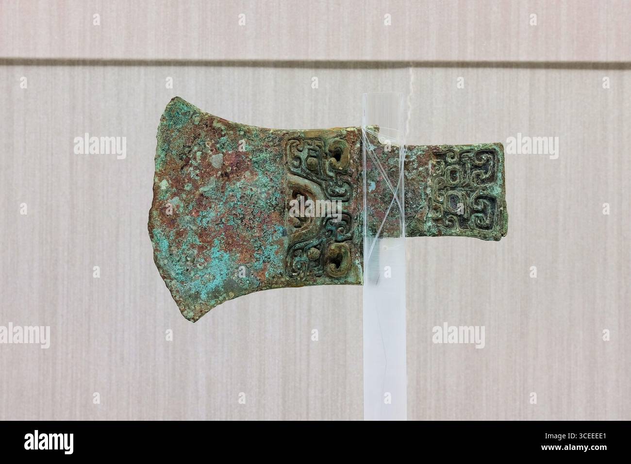 Bronze 'yue' axe hi-res stock photography and images - Alamy