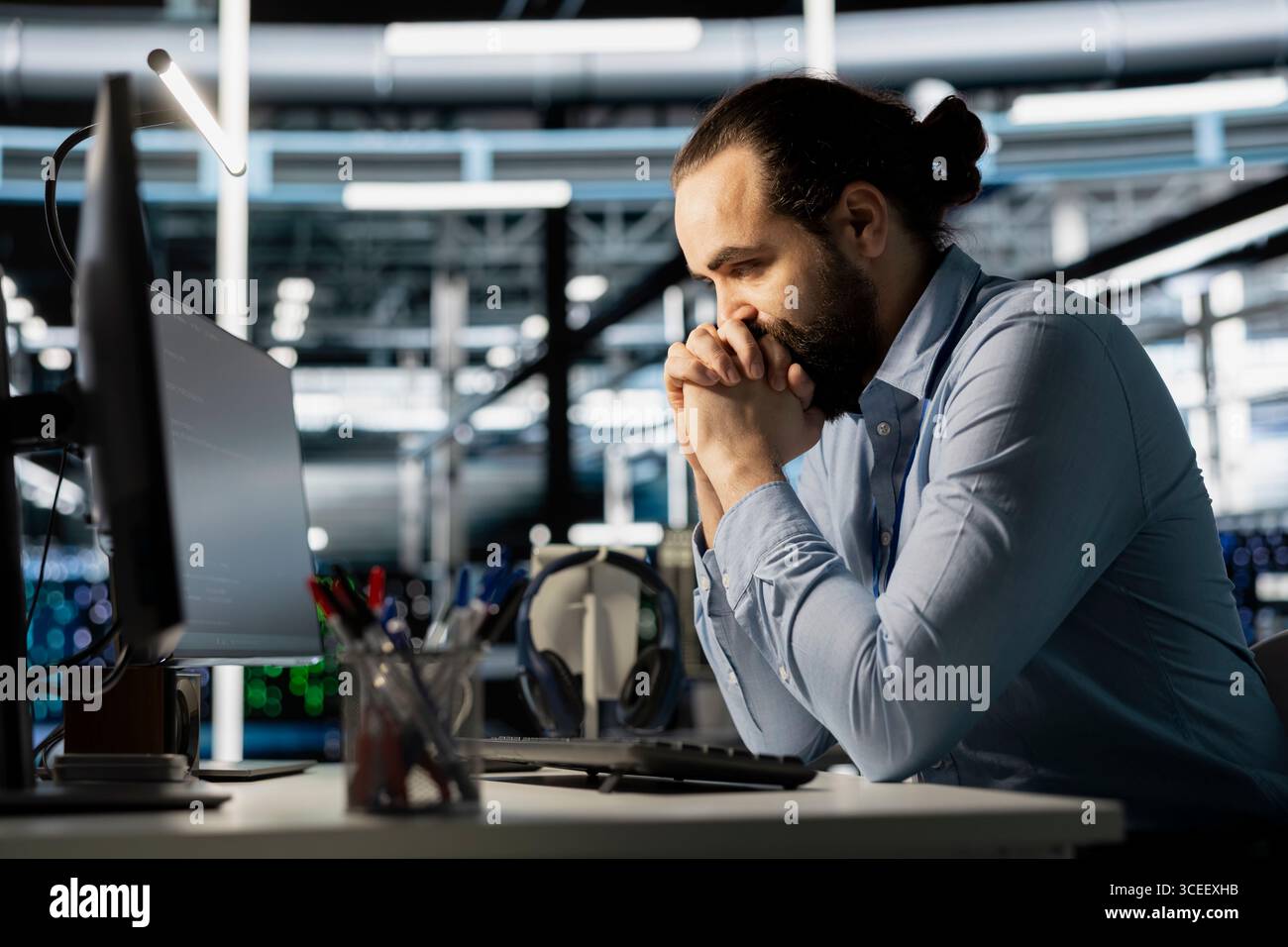 Server racks waiting in data hi-res stock photography and images - Alamy