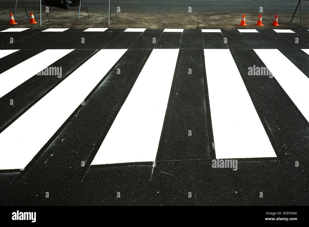 Drying of horizontal signaling hi-res stock photography and images - Alamy
