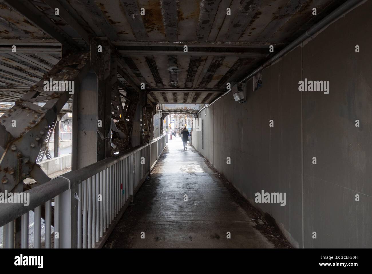 Black white alleyway underground hi-res stock photography and images ...
