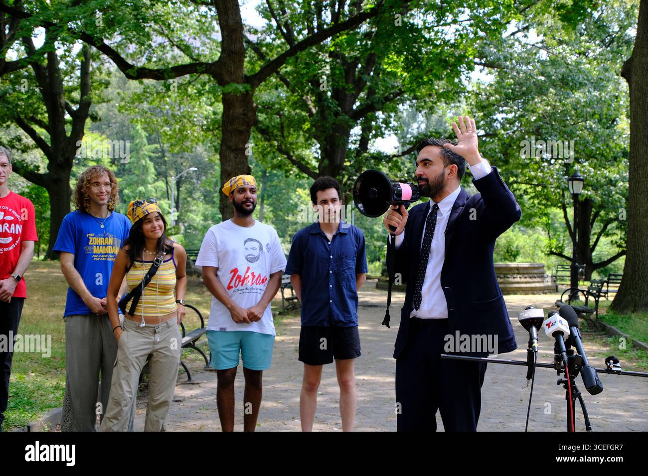 Canvass mamdani hi-res stock photography and images - Alamy