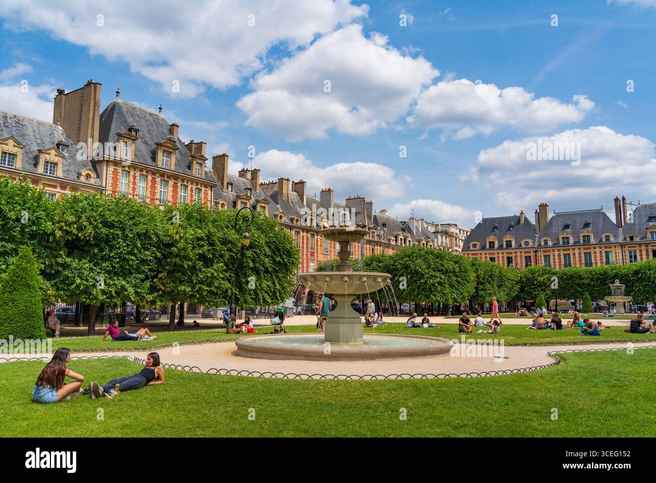 Place des Vosges, a square in Marais district, Paris, France Stock ...