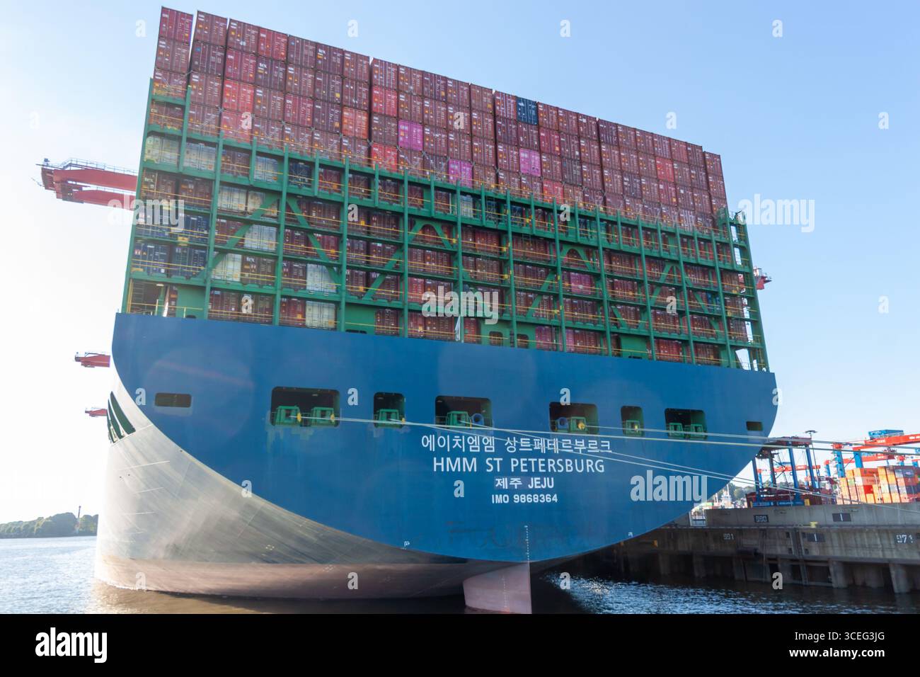 HAMBURG, GERMANY - AUGUST 12, 2024: The container ship 'HMM St ...