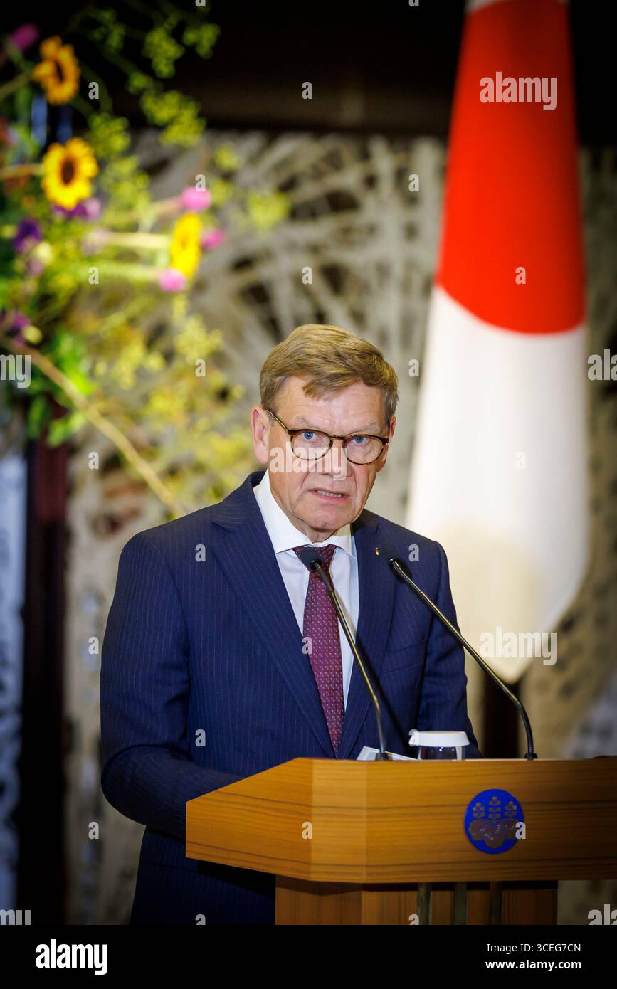 Johann Wadephul (CDU), Federal Foreign Minister, is received by Takeshi ...