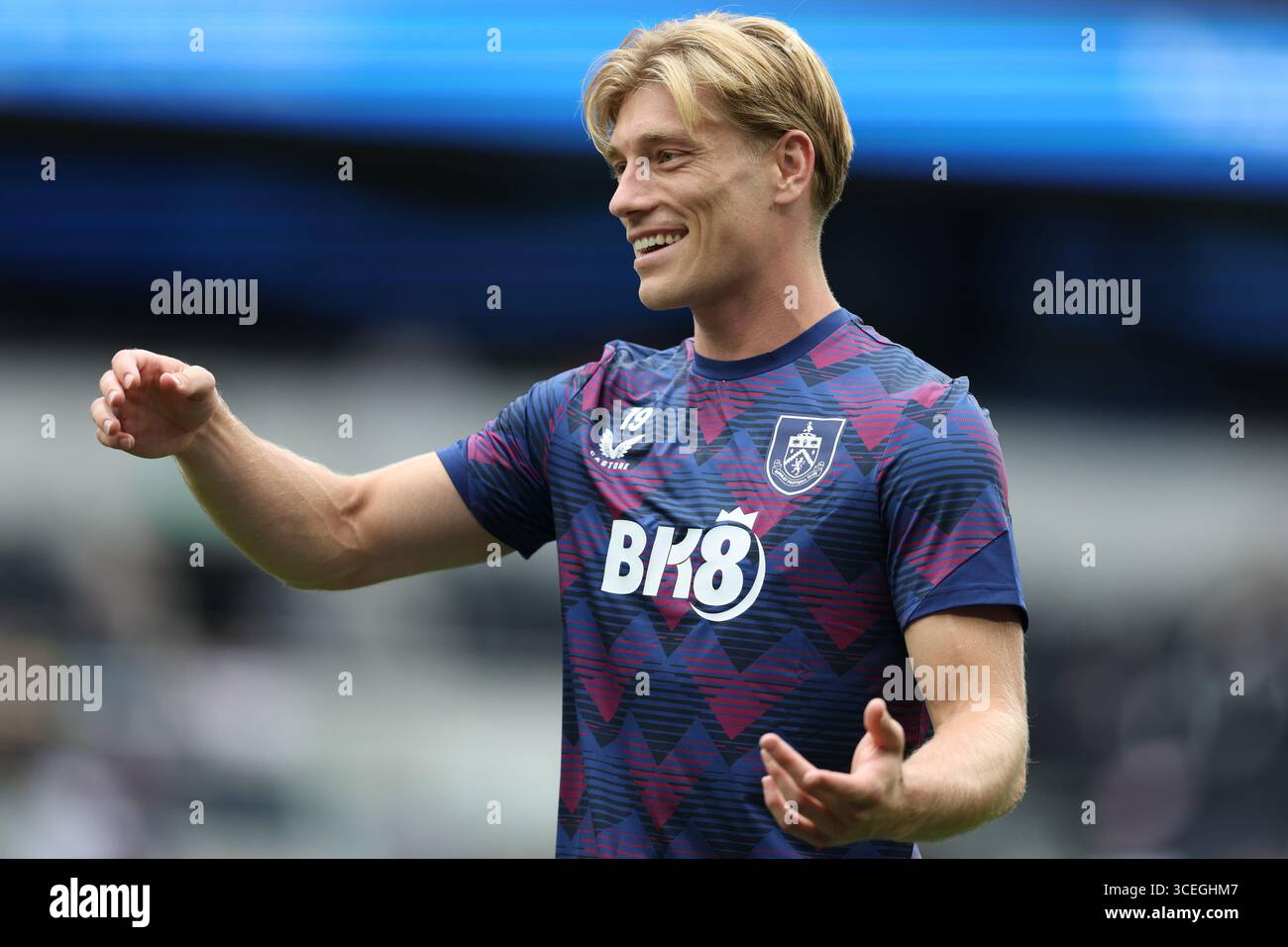 London, England, 16th August 2025. Zian Flemming of Burnley warms up ...