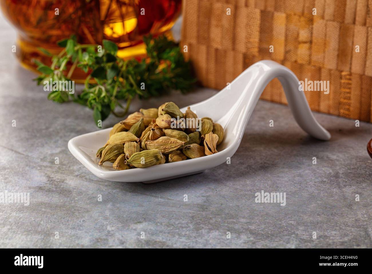 Green dry cardamom heap spices aroma for cooking Stock Photo - Alamy
