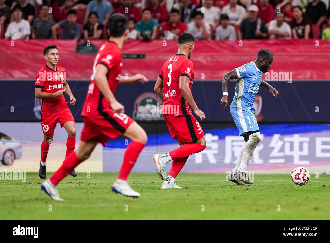 Shanghai Port Football Club defeated Henan Jiuzu Dukang Football Club ...