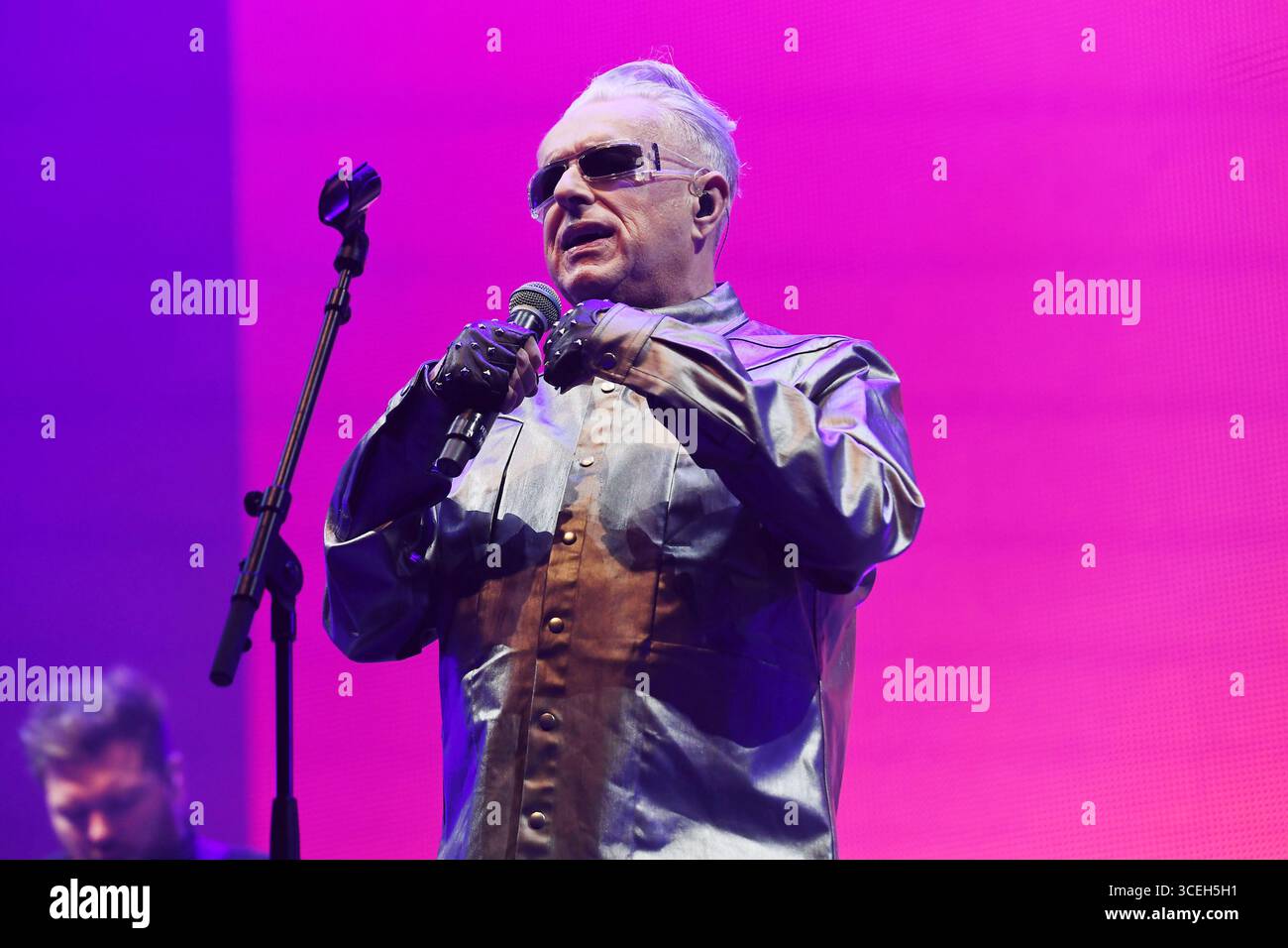 HENLEY-ON-THAMES, ENGLAND - AUGUST 17: Holly Johnson performing at ...