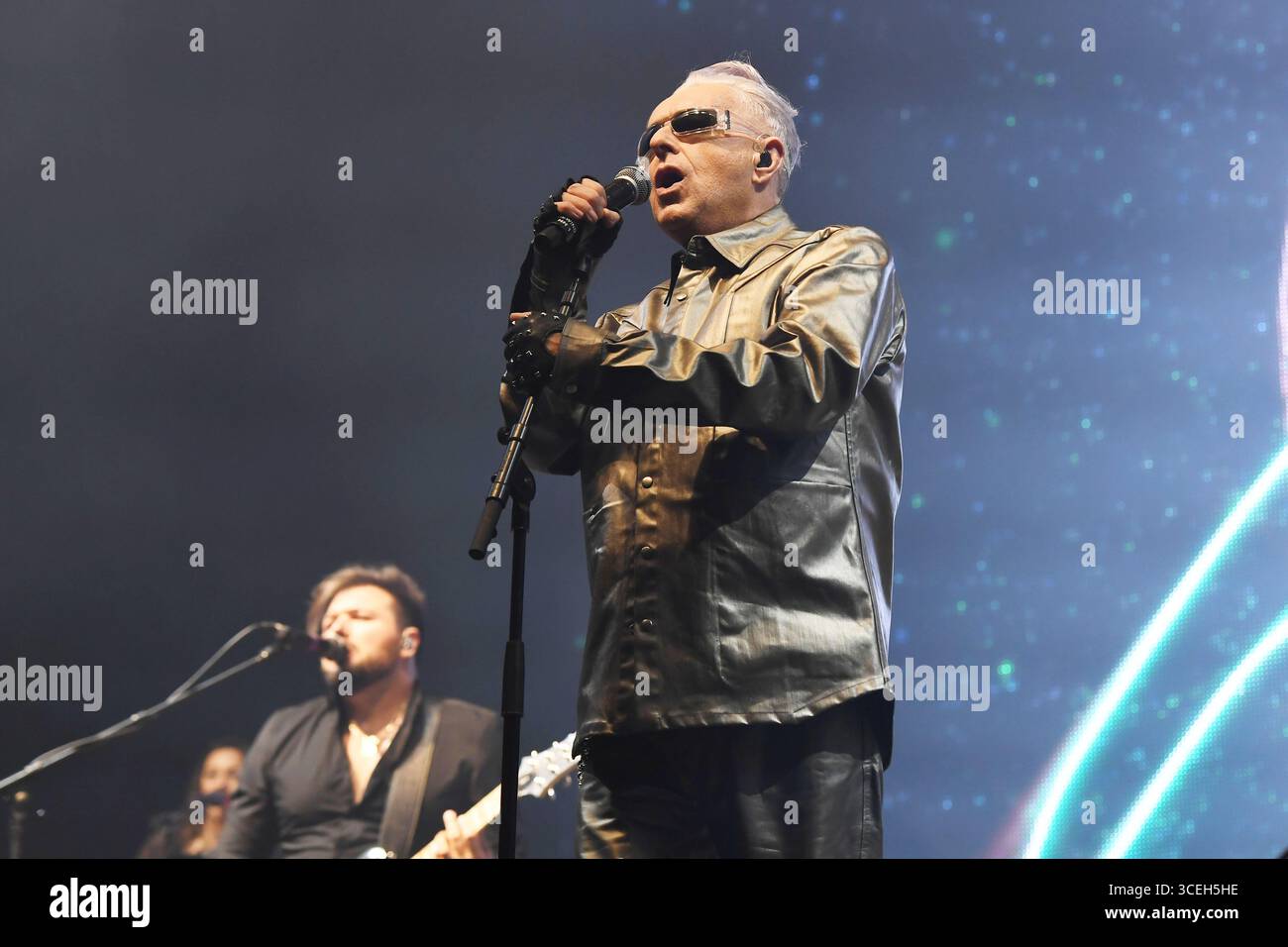 HENLEY-ON-THAMES, ENGLAND - AUGUST 17: Holly Johnson performing at ...