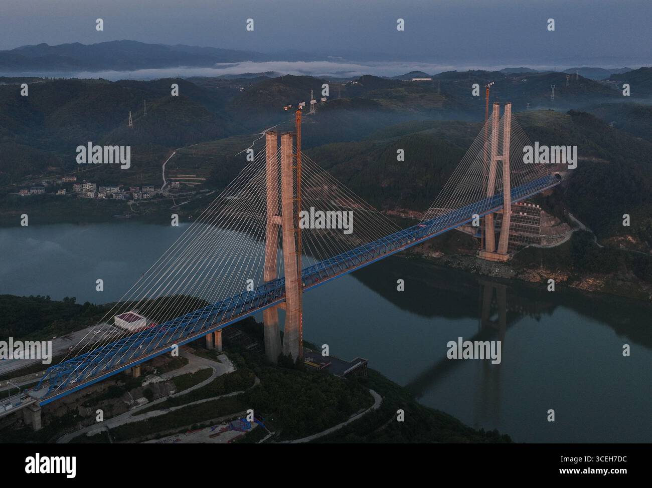 (250818) -- SHIYAN, Aug. 18, 2025 (Xinhua) -- An aerial drone photo ...