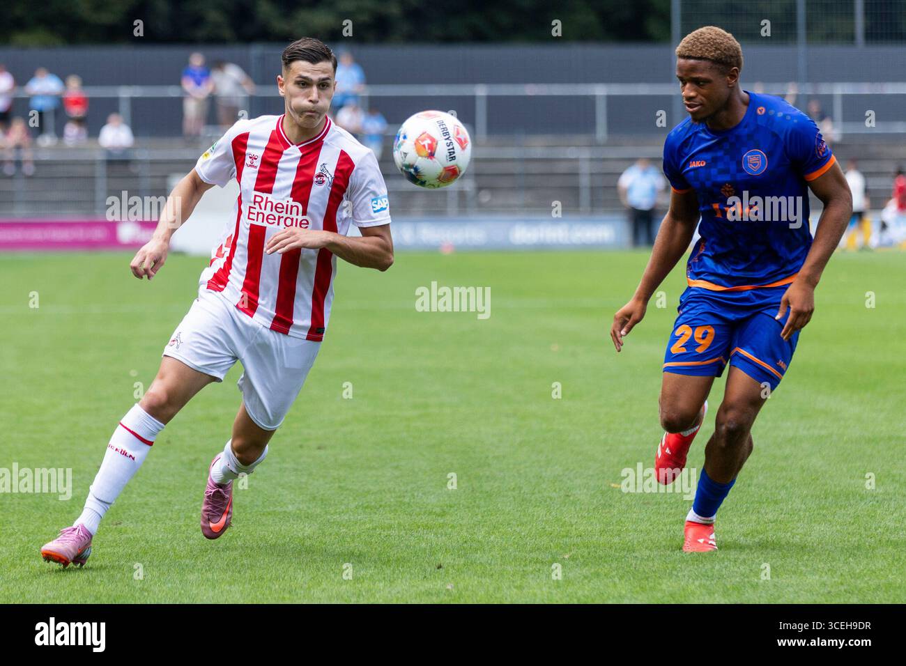 Emin Kujovic (1. FC K?ln U21, 5), Jubes Ticha (Sportfreunde Siegen 1899, 29). Regionalliga West ...