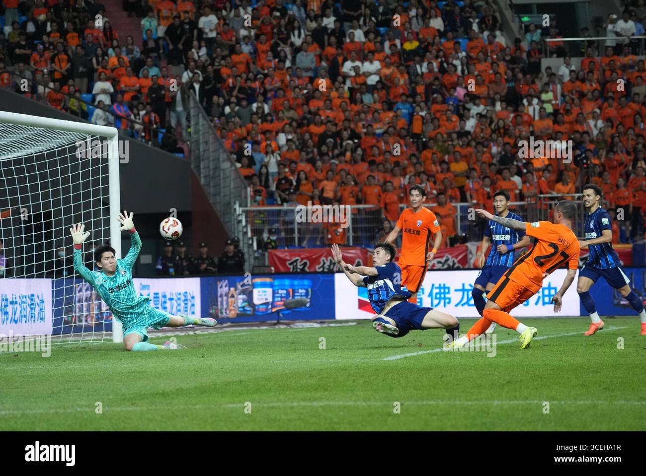 Yunnan Yukun Football Club defeated Wuhan Three Towns Football Club ...