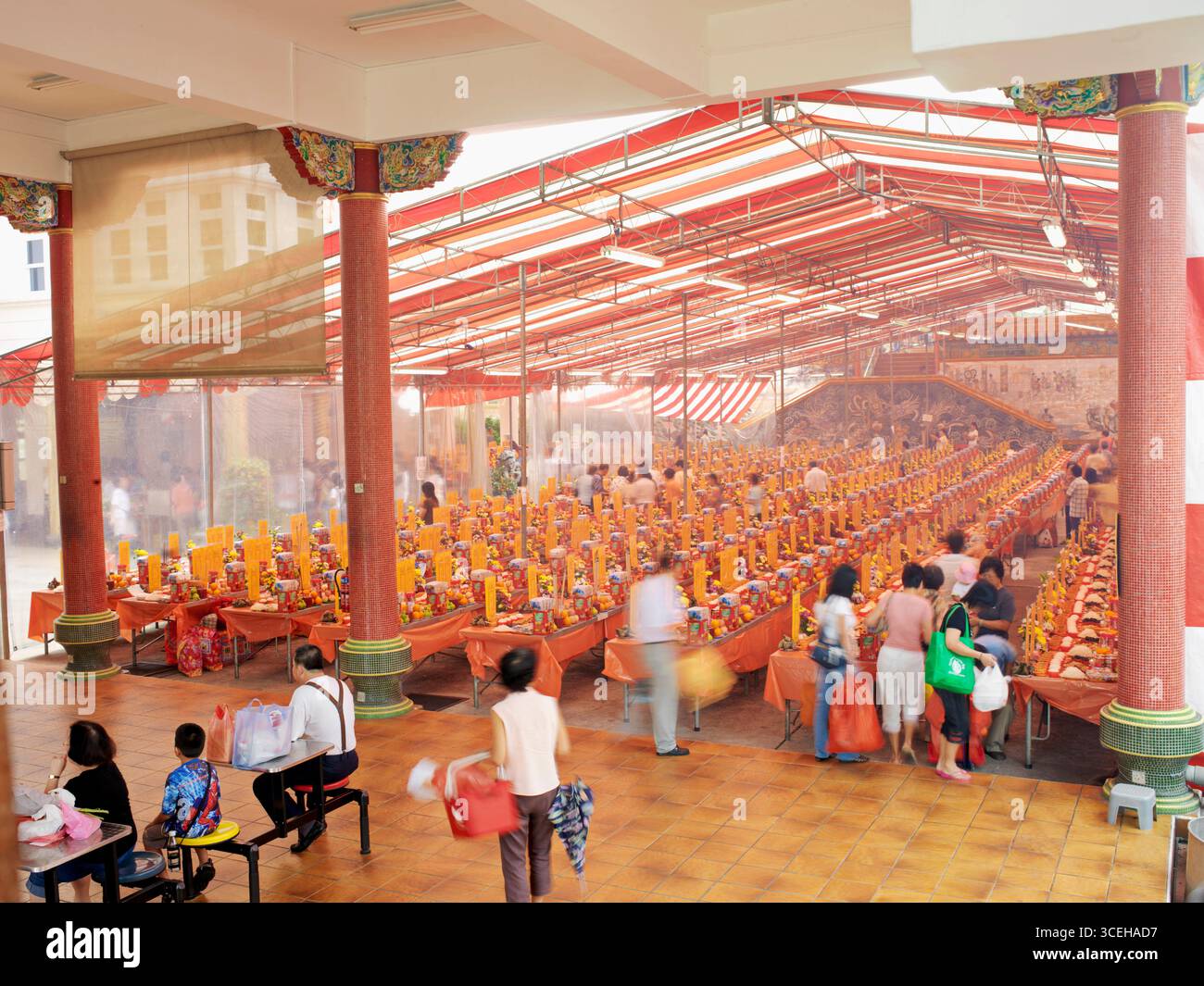 People worshipping at the Kong Meng San, or Bright Hill Temple in ...