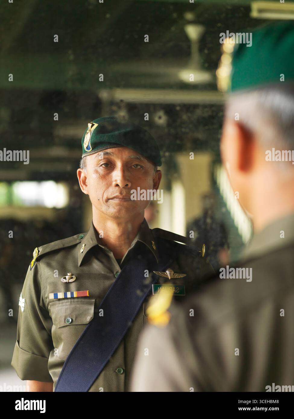 Soldier strength hi-res stock photography and images - Alamy