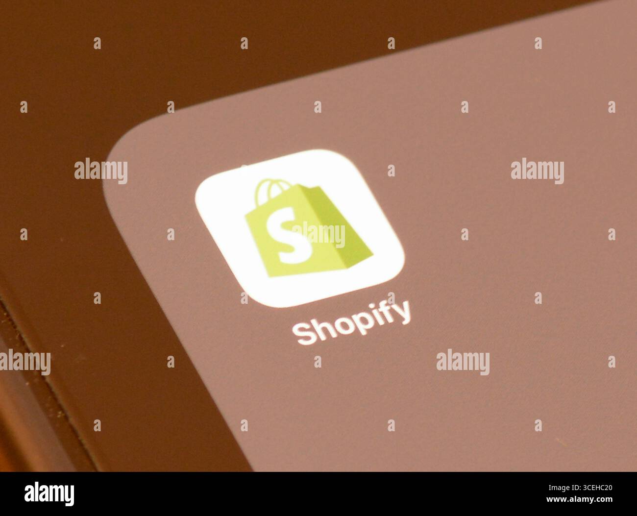 Shopify app logo hi-res stock photography and images - Alamy