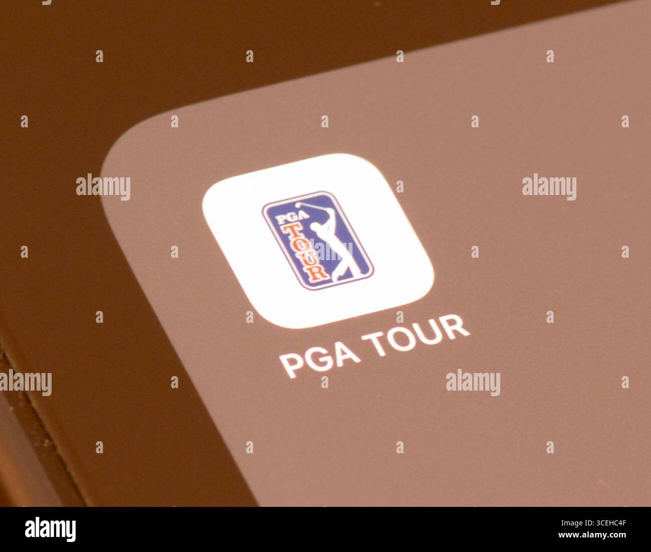 Official PGA Tour app on a smartphone screen Stock Photo - Alamy