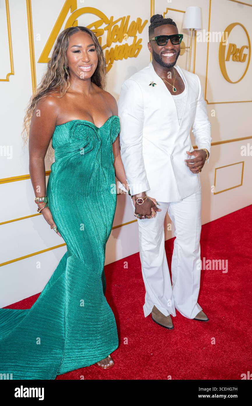 Pastor Mike Todd and Wife Natalie on the Red Carpet at the 40th Annual Stellar Awards at The ...