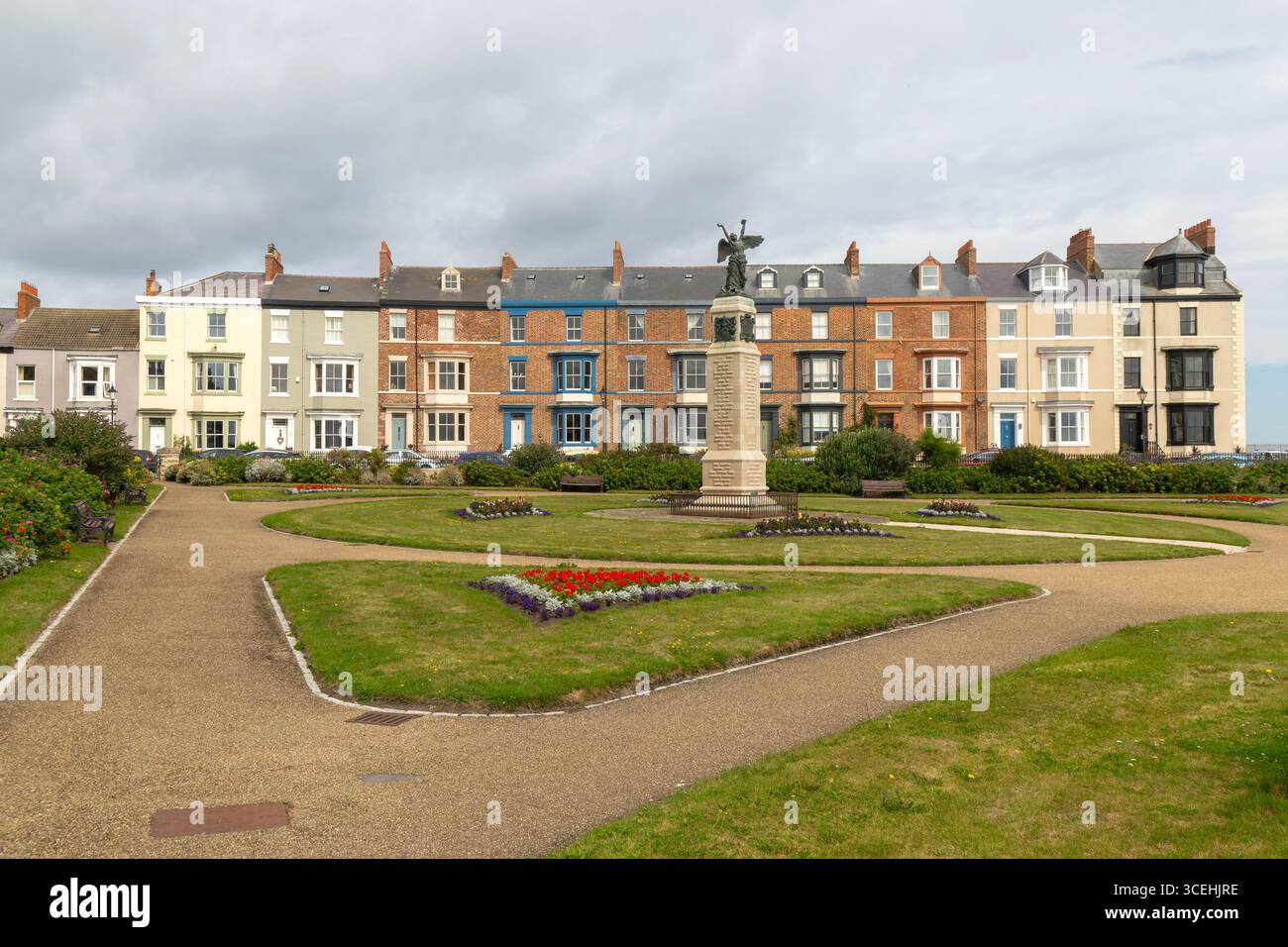 Victorian houses Cliff Terrace, Redheugh Gardens war memorial ...