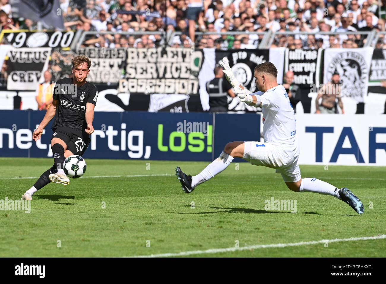 ROBIN HACK (MG) scores the goal 2-1 versus goalkeeper Damian SCHOBERT ...