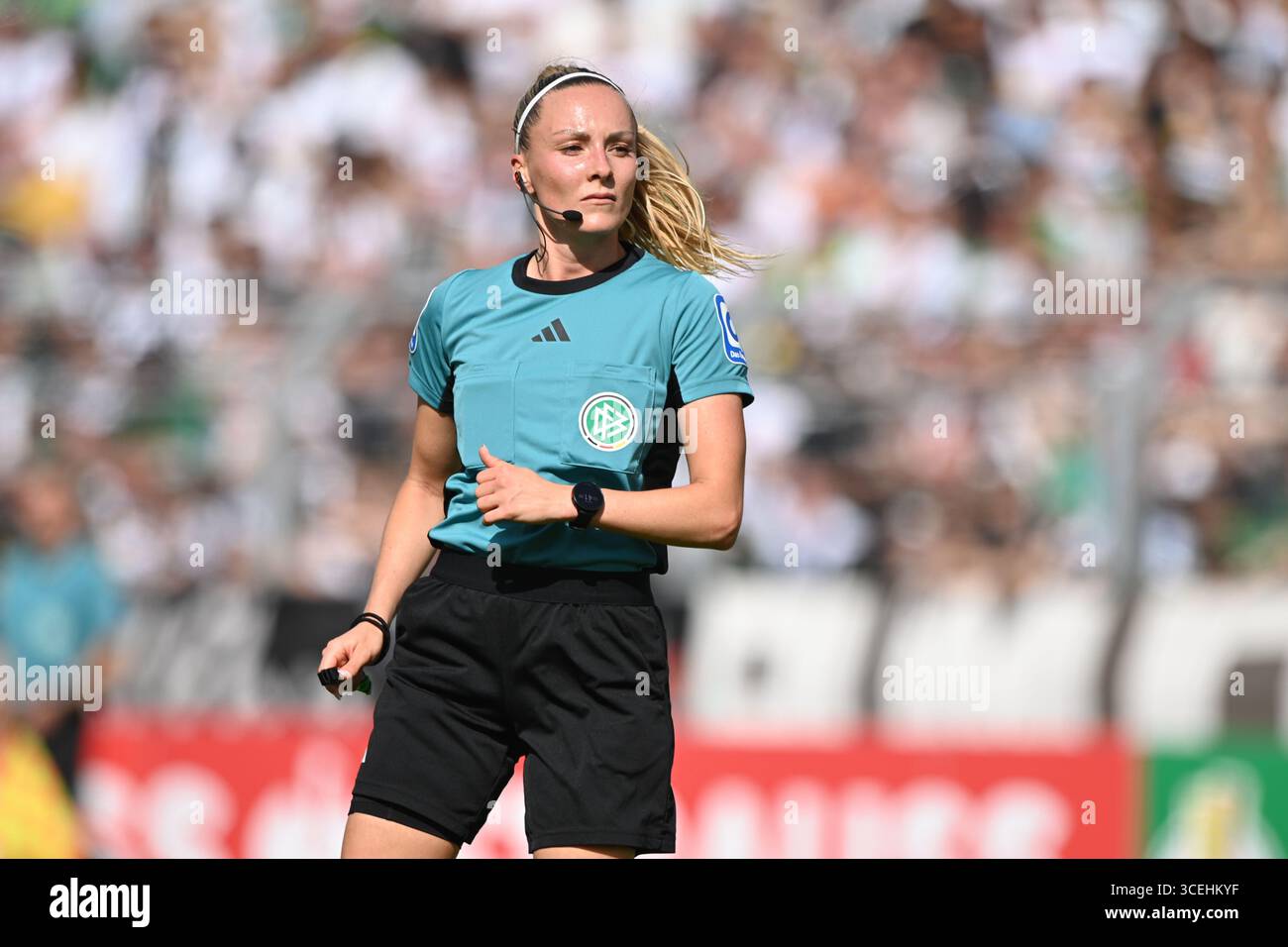 referee Fabienne MICHEL half figure, half figure, football, DFB Cup ...