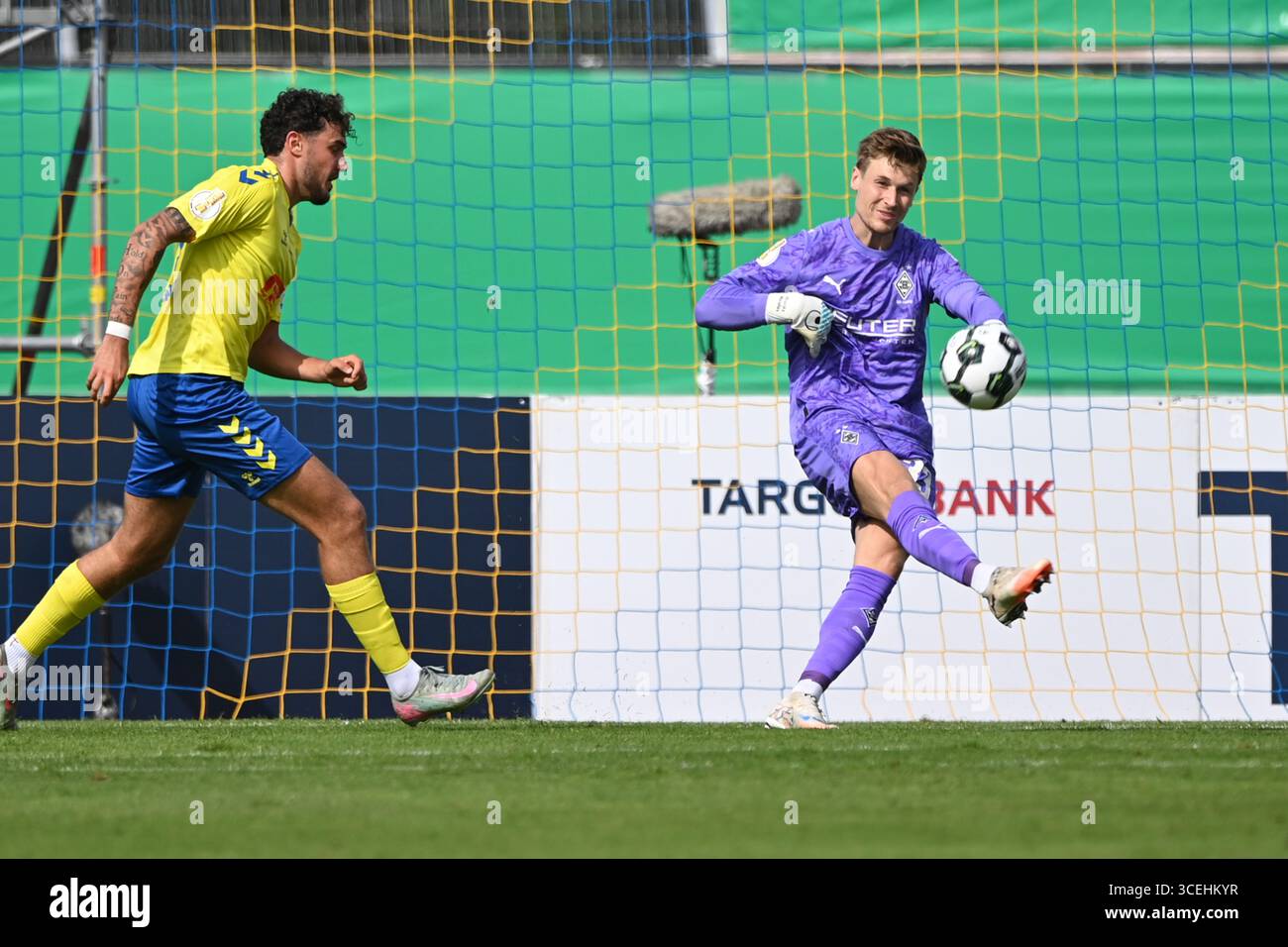 goalkeeper Moritz NICOLAS (MG) action, individual action, football, DFB ...