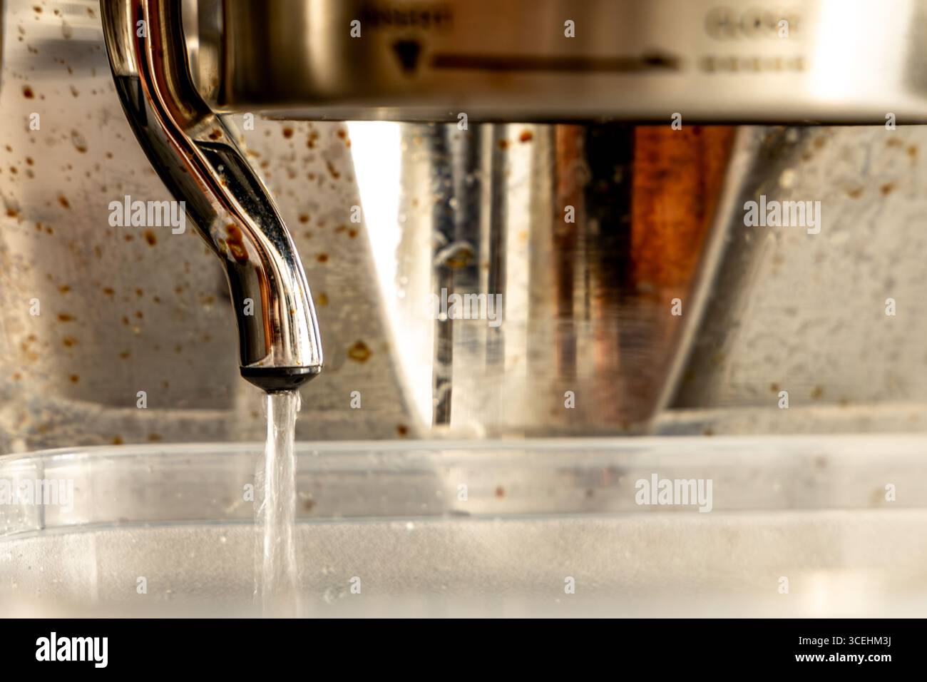 Cleaning the nozzle of a pressure coffee machine, repairing the machine ...