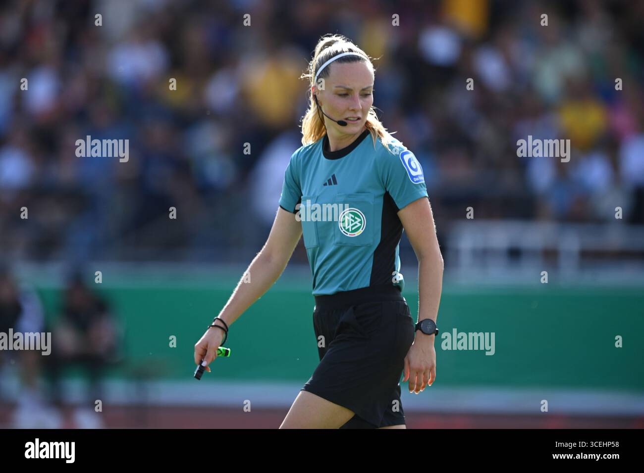 referee Fabienne MICHEL half figure, half figure, football, DFB Cup ...