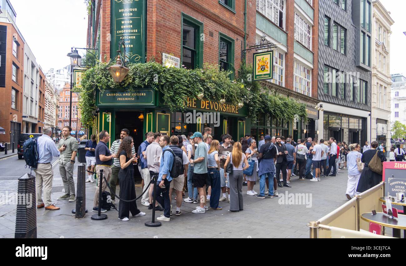 The Devonshire Arms, Denman Street, soho Stock Photo - Alamy