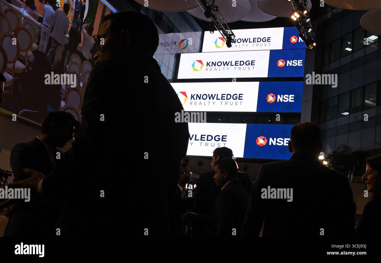 Knowledge realty trust initial public offer hi-res stock photography ...