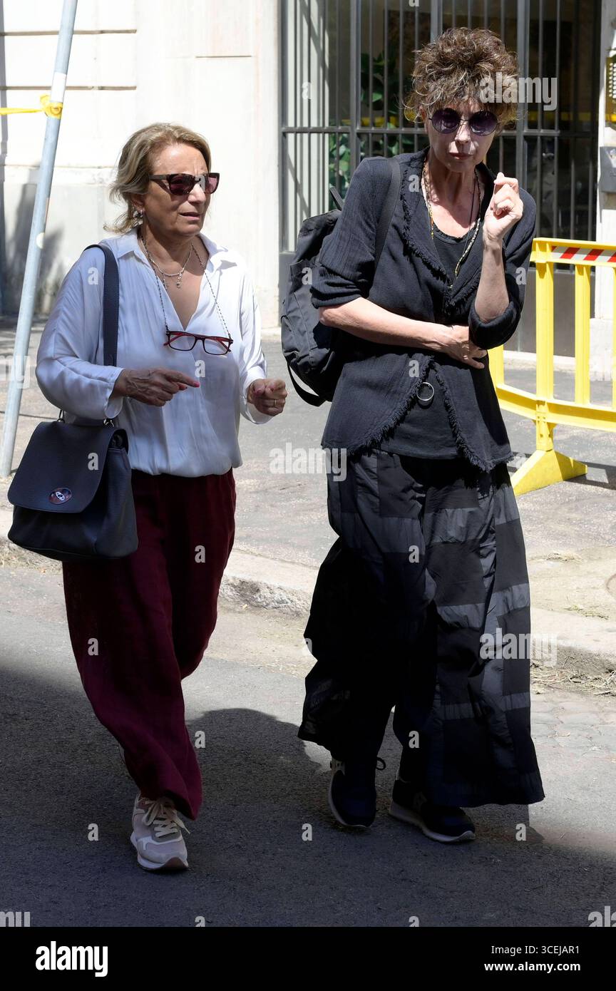 Veronica Pivetti bei der Abschiednahme von Pippo Baudo im Teatro delle ...